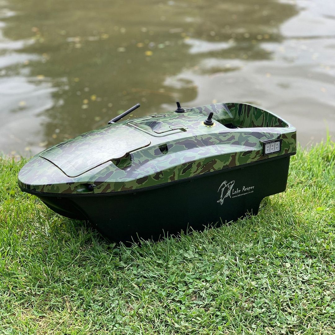 BRAND NEW CARP BAIT BOAT. LAKE REAPER, CAMOUFLAGE A FANTASTIC BOAT ...